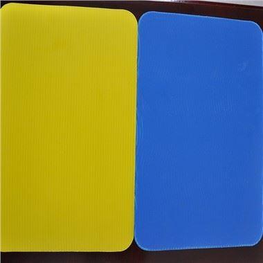 Cina Profilo di plastica giallo della parete del gemello del cartone di Coroplast del bordo della cavità dei pp in vendita