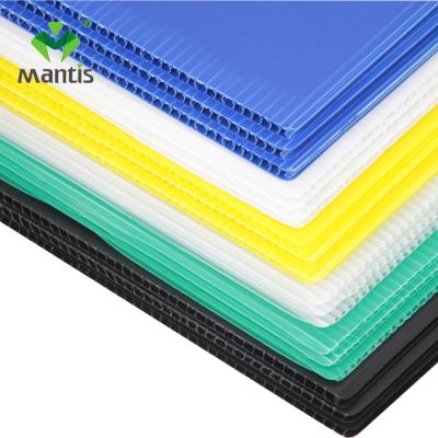 Cina 10mm a prova d'umidità Coroplast ha ondulato la plastica riveste gli strati di 6mm Coroplast in vendita
