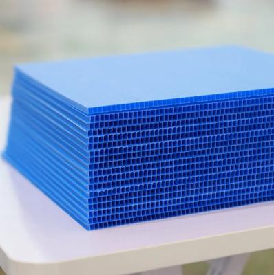 Cina Bordo di plastica ondulato 4mm blu dello strato 3mm di Corflute per i segni in vendita