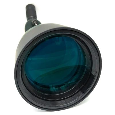 삼각대로 범위 원거리 고전력을 지켜보는 새를 발견하는 25-75x100