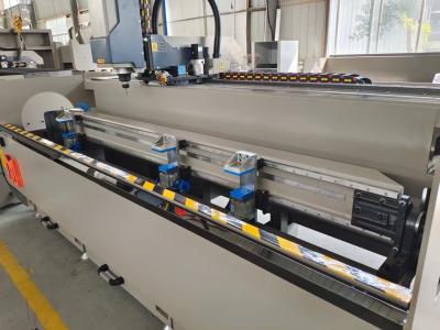 Κίνα 2500mm Αλουμινίου Προφίλ 3 πλευρές Στρίψιμο και τρυπάνι Κέντρο επεξεργασίας Μηχανή CNC για LED Φως Δωμάτιο προς πώληση