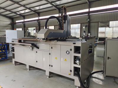 Κίνα 2500mm Αλουμινίου Προφίλ 3 πλευρές Στρίψιμο και τρυπάνι Κέντρο επεξεργασίας Μηχανή CNC για LED Φως Δωμάτιο προς πώληση