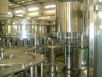 中国 高性能ペットびんの充填機、炭酸水・の満ちる生産ラインPLC制御 販売のため