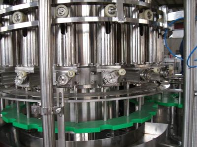 Cina Macchina di rifornimento calda ad alta velocità del succo, imbottigliatrice 15000BPH della soda in vendita
