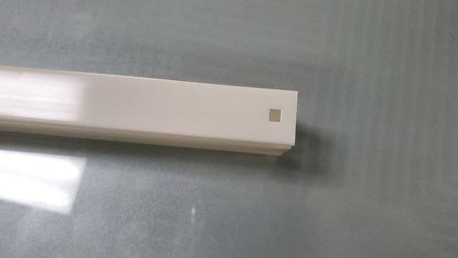 고속 두 배는 PC LED 관 빛 주거 밀어남 기계, 온라인으로 구멍을 뚫는 4-6m/min를, 착색합니다