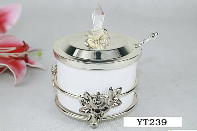 Cina Materiale d'argento dello zinco di Sugar Bowl degli accessori della teiera del caffè con il cucchiaio in vendita
