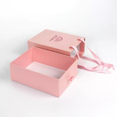Cina Cartone di lusso su ordinazione del nastro di stile del cassetto dei gioielli che fa scorrere il contenitore di regalo in vendita