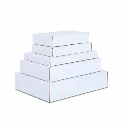 Chine Carton blanc personnalisé Petite boîte en papier d'emballage pour cadeau à vendre