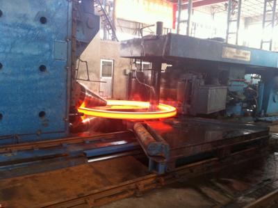 Cina Anello a laminazione a caldo di pezzo fucinato libero di industriale/flangia forgiata, altezza 1500mm acciaio inossidabile in vendita