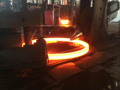 Cina Laminato a caldo di forgia rotolato senza cuciture vuoto EN10228 dell'anello forgiato 3 tonnellate in vendita