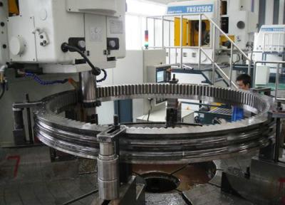 Cina Pezzi fucinati interni 20CrNi2Mo dell'acciaio legato dell'anello dell'ingranaggio per il macchinario del cemento in vendita