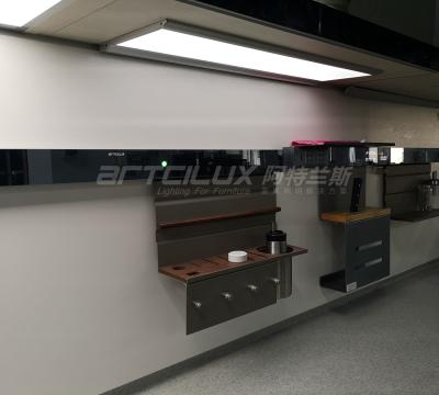 Китай Утонченный дизайн под шкаф Светофор для A4A19 Стенный монтаж сенсор с ручным поворотом Бесконечная цветовая температура продается
