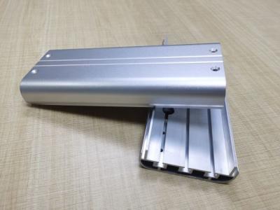 中国 電子デバイスのための白い磨くアルミニウム放出の部品脱熱器 販売のため