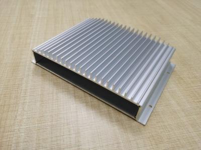 中国 適切な冷却はアルミニウム プロフィール分けるラジエーターのための6063 T5を突き出た 販売のため