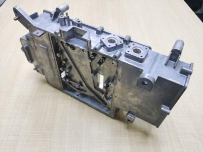 Cina Lucidatura automobilistica della pressofusione dell'alluminio 30K 4150g per i sostegni dell'estremità dell'azionamento in vendita
