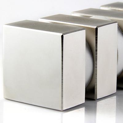 Cina Magnete industriale su misura Magnete al neodimio 56M 54M 56H 54H 52SH 50SH N56 N54 N52 in vendita