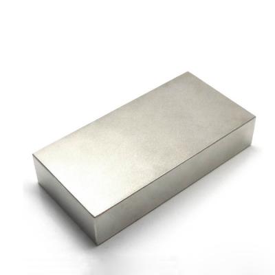 Cina Potente blocco di magnete al neodimio N42 con densità 7,3-7,6 g/cm3 e certificazione ROHS in vendita