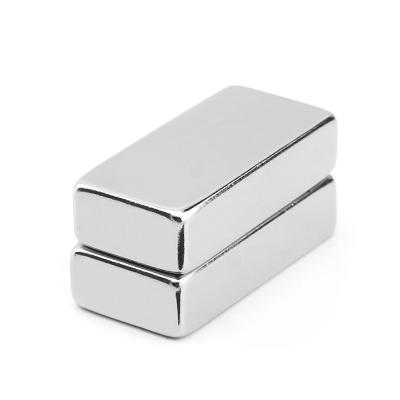 Cina Magneti buoni Neodimio 40*20*10mm n52 Blocco Epossico Rivestito N35-N52 Magnete Neodimio in vendita