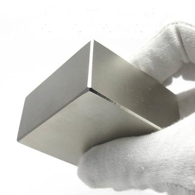 Cina Blocco di magnete quadrato di neodimio sinterizzato ad alto flusso magnetico in grado personalizzato N35-N52 in vendita