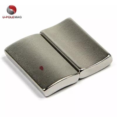 Cina Magnete di neodimio permanente a terre rare per generatore a 220 v ac Hcj 13,42 KOe Hcb 13,24 KOe in vendita