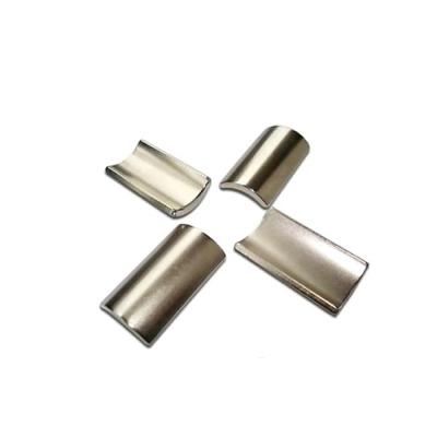 Cina Magnete curvo composto NdFeB personalizzato per magnete permanente motore a ruote a corrente continua senza spazzole in vendita