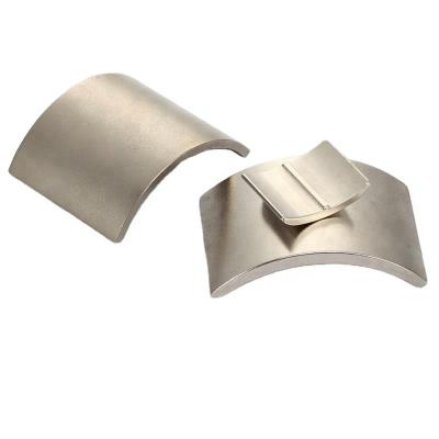 Cina Esempio N52 Magnete ad arco di neodimio personalizzato per rivestimento sincrono del motore, epossidi, ecc. in vendita