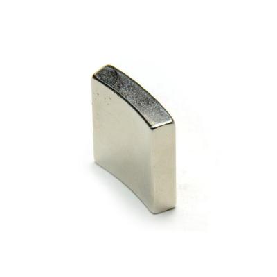 Cina Tolleranza ±1 mm Magnete ad arco di neodimio superforte per generatore di motori industriali in vendita