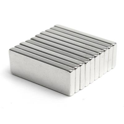 Cina Magnete di neodimio N35 con tolleranza ± 1% e rivestimento in nichel personalizzato in vendita