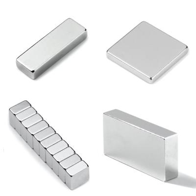 Cina Magnete permanente per l'industria Magnete NdFeB a forma di blocco personalizzato in diverse dimensioni in vendita