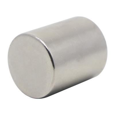 Cina Magnete al neodimio cilindrico N42 rivestito con epossidica per l'industria domestica e per ufficio in vendita