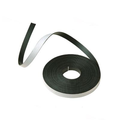 Cina Nastro magnetico di gomma autoadesivo per attacco di nastro magnetico flessibile personalizzato in vendita
