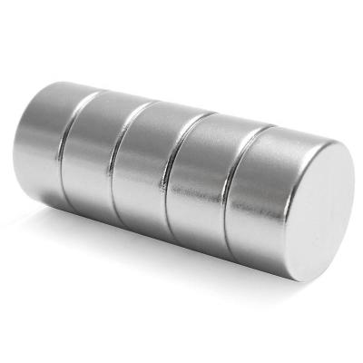 Cina Magnete a disco di neodimio industriale N52 D20x20 mm con direzione di magnetismo assiale e migliore in vendita