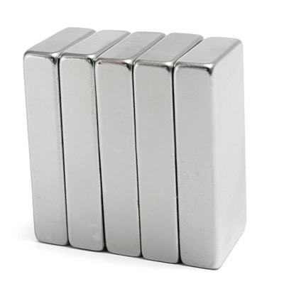 Cina Temperatura di lavoro massima di 80°C Magnete al neodimio 50x10x5 per generatore in vendita