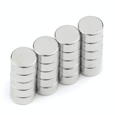 Cina Magnete di neodimio blocco forma N52 grado 6x3 disco sinterizzato rotondo entro il budget in vendita