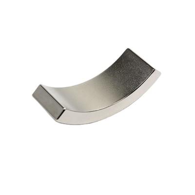Cina N52 Segmento di magnete a neodimio curvo per motore ± 0,01 mm Tolleranza campione offerto in vendita