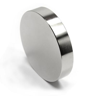 Cina Magnete di terre rare Magnete composito di neodimio Magnete su misura Permanente Forte N52 Blocco rotondo in vendita
