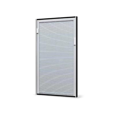 Cina Controllo magnetico interno Persiane vuote Porte del patio con resistenza e persiane manuali in vendita