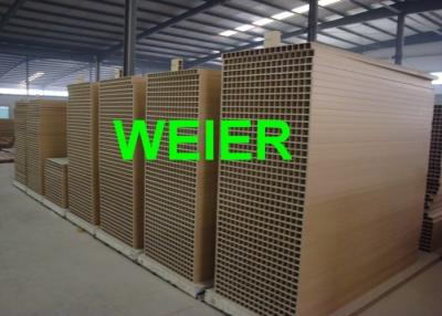 Cina Linea di produzione automatica di profilo di WPC, linea di produzione composita di plastica di legno in vendita