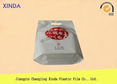 Cina Il rinforzo inferiore bianco normale impermeabile delle borse di indumento del foldover della maniglia ha tagliato il foro a stampo tagliente in vendita