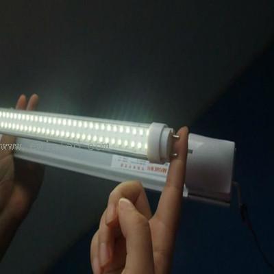 Cina T8 ha condotto i tubi acrilici cristallini leggeri del tubo 2ft 600mm 10W CE/FCC/RoHS/PSE in vendita