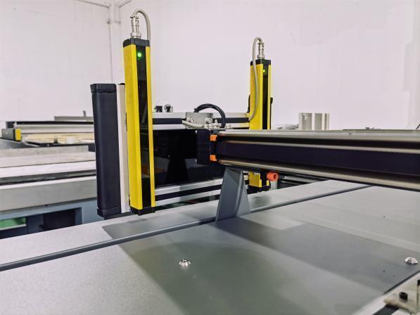 Safety features of Glue Plotter CNC Gluer