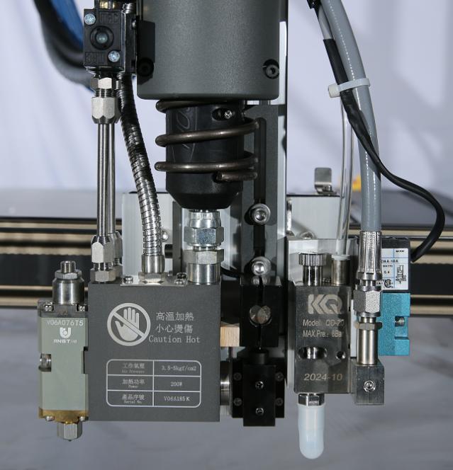 Standard glue head for hot melt and cold applications