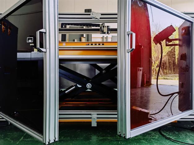 Glue Plotter CNC Gluer with four open doors