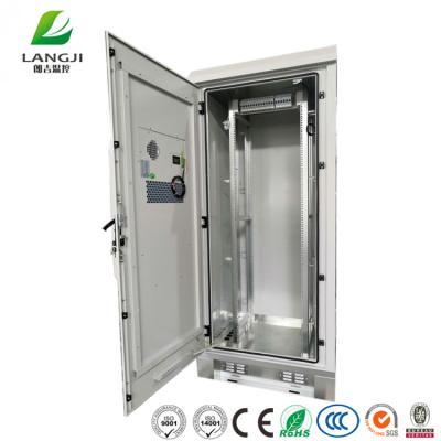 中国 40U屋外の電気通信のキャビネット、エアコンが付いている屋外の19インチの棚のキャビネット 販売のため