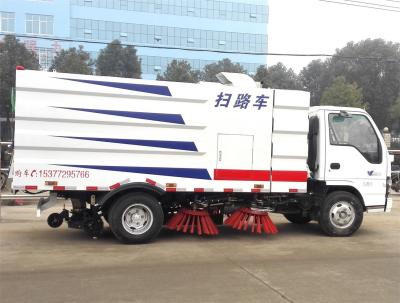Chine Petit camion-citerne diesel de rue, balayeuse de route de vide d'ISUZU avec le réservoir d'eau à vendre