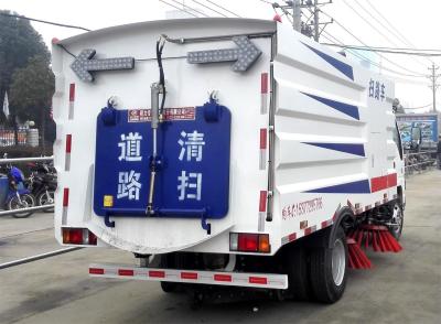 Chine Petit camion-citerne diesel de rue, balayeuse de route de vide d'ISUZU avec le réservoir d'eau à vendre