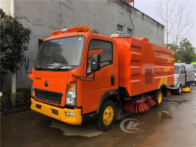 Chine Type de vide de Howo 4 x 2 115HP 5CBM de camion de balayeuse de route de ville de nettoyage à vendre