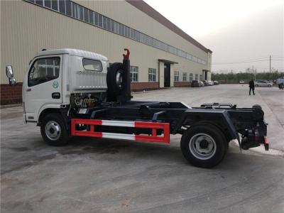 중국 4 톤 5 톤 Hooklift 팔 폐기물 제거는 Dongfeng를 당기는 쓰레기 콘테이너를 나릅니다 판매용