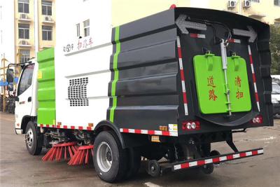 Chine Camion de balayeuse de route de nettoyage de la poussière d'acier inoxydable de FOTON pour la route et l'aéroport à vendre
