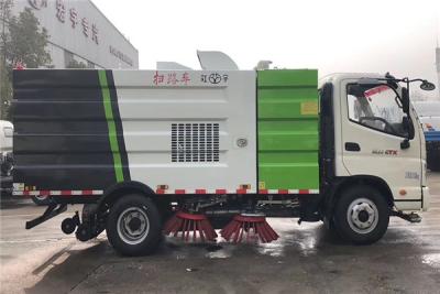 Chine Camion de balayeuse de route de nettoyage de la poussière d'acier inoxydable de FOTON pour la route et l'aéroport à vendre